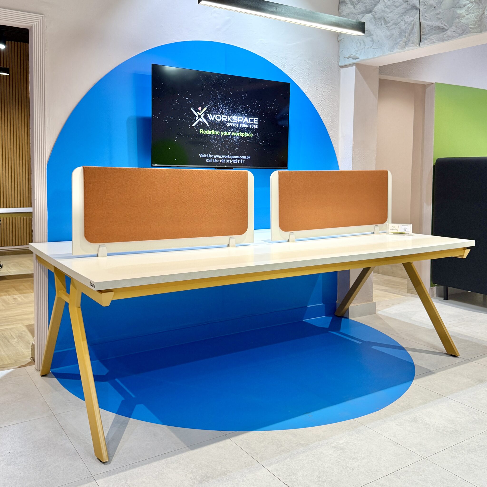 Workstation with best customizable features offered by workspace